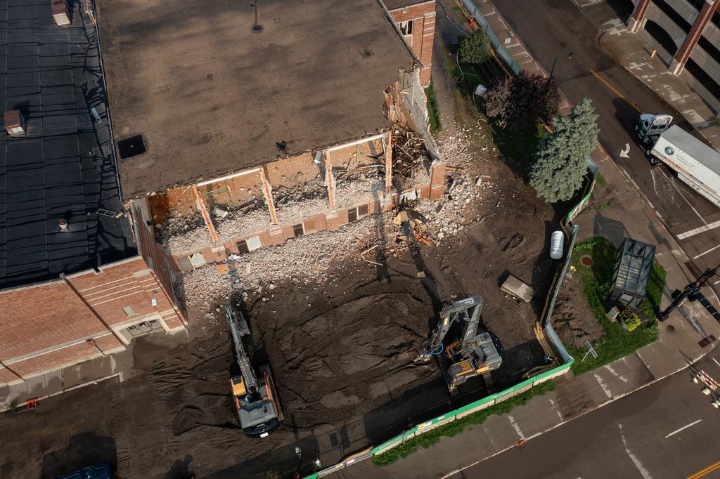 Hyslop demolition is now underway - College of Engineering & Mines
