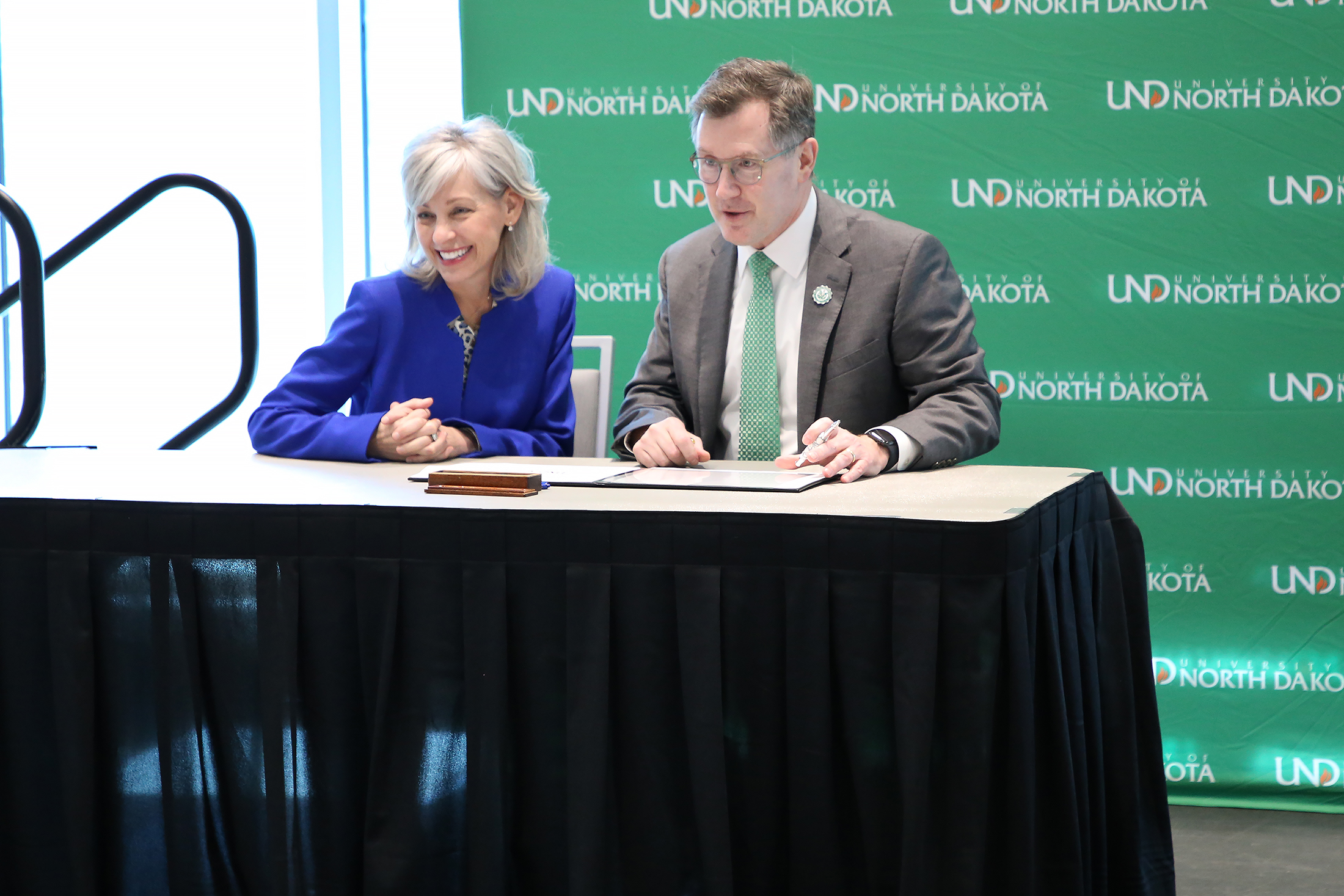 UND, Boeing sign agreement that ensures job interviews for graduating ...