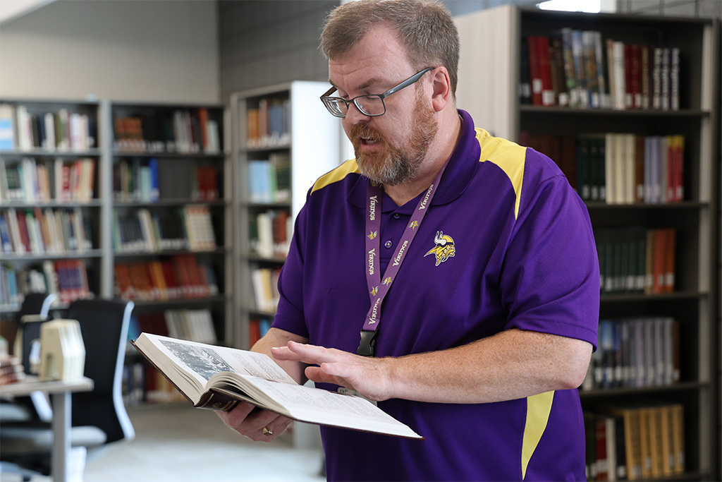 UND makes 'big' donation of rare Norwegian genealogy books to Norway ...