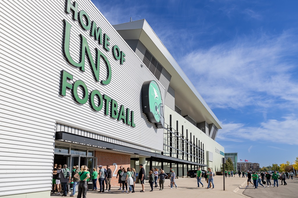 PHOTOS and VIDEO: Coming home - UND Today