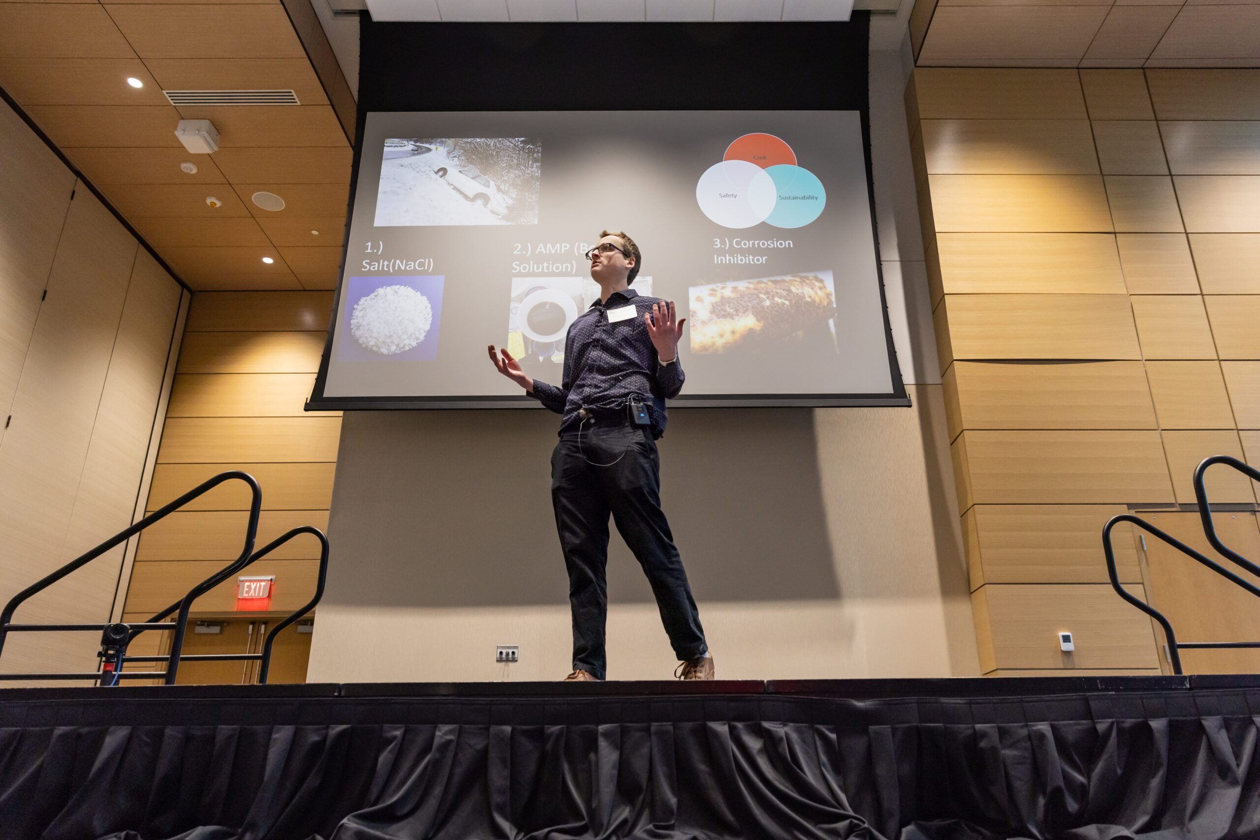 Grad students deliver quickfire research summaries at 3MT competition ...