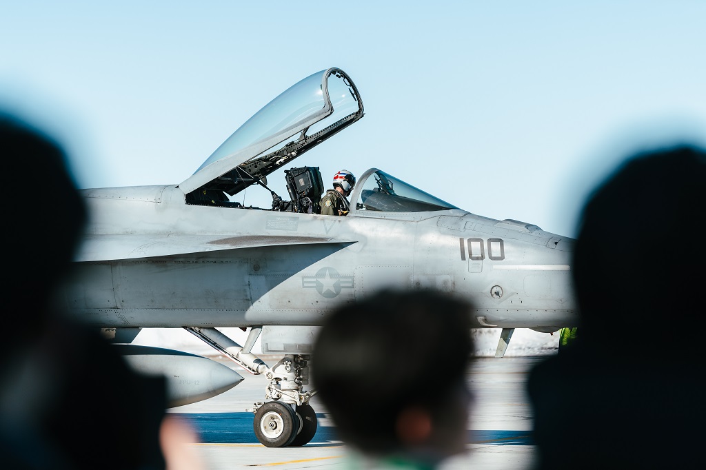Air warrior, UND alum jets in for visit - UND Today