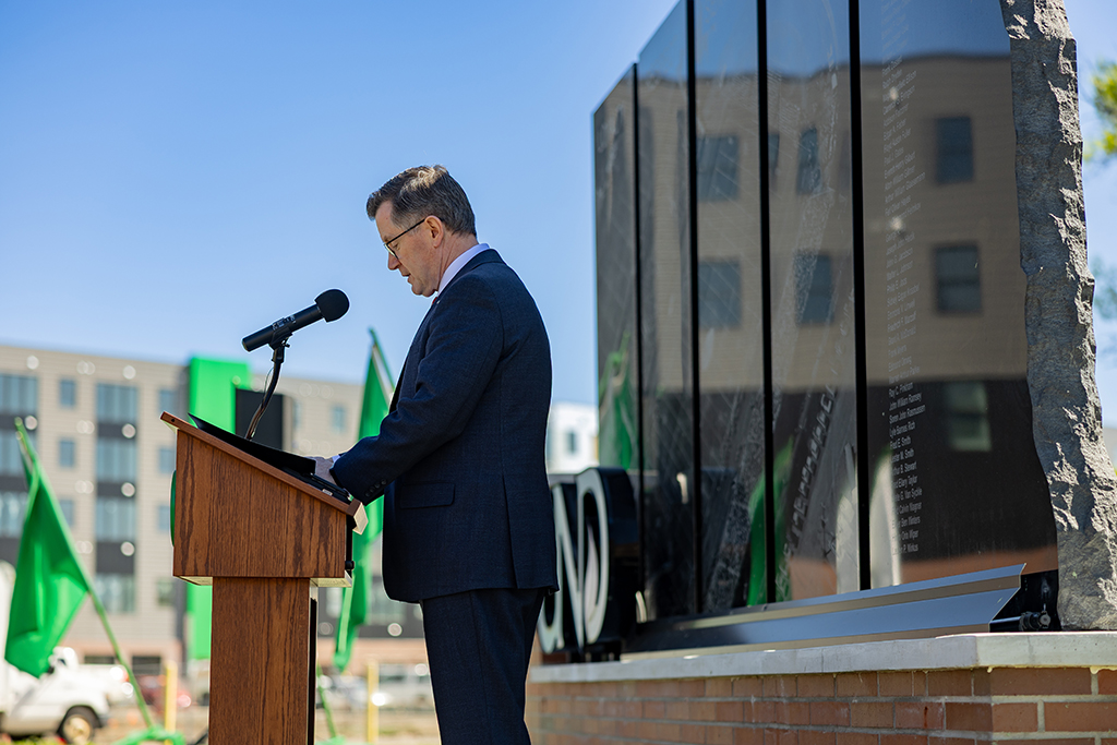 UND dedicates new Memorial Stadium Monument - UND Today